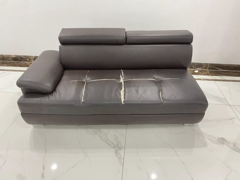 Ghế Sofa Bị Bong Tróc - Nguyên Nhân Và Cách Khắc Phục